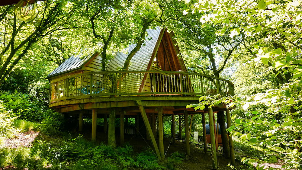 The Hudnalls Hideout: A Beautiful Treehouse for Grown-ups | Our Review